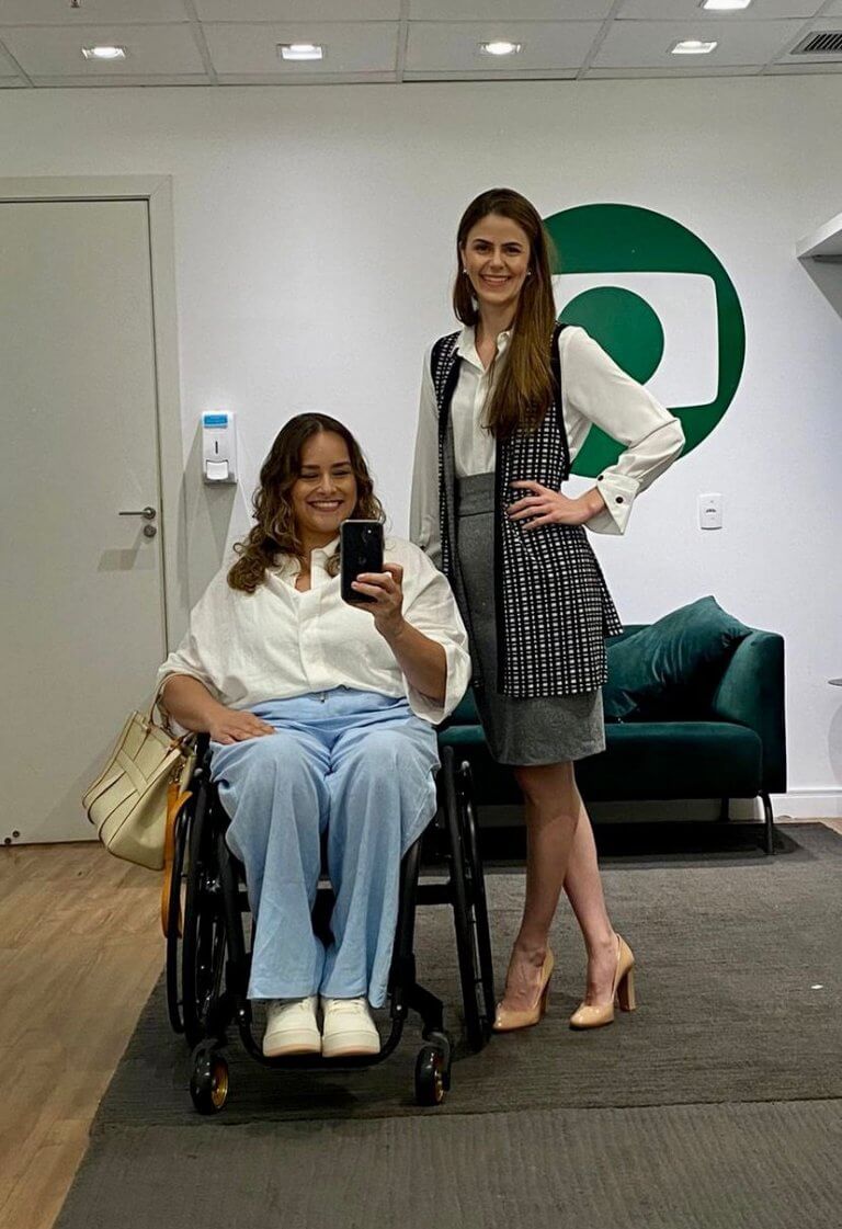 A impressionante história de Tabata Contri, a atriz cadeirante da ...